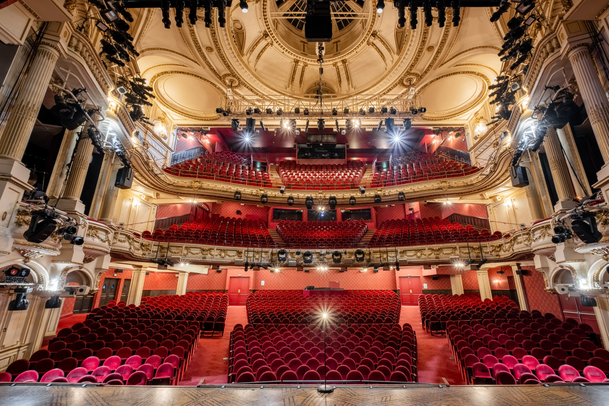 Luminaire sur source centrale (LSC) : définition et applications - Béhar